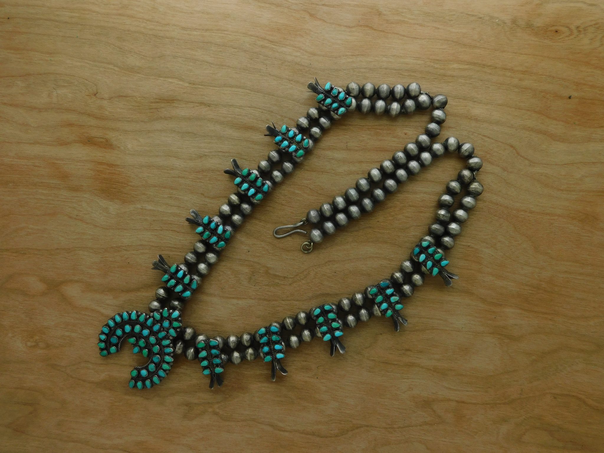 TUCSON INDIAN JEWELRY | ZUNI Demure Blossom Necklace